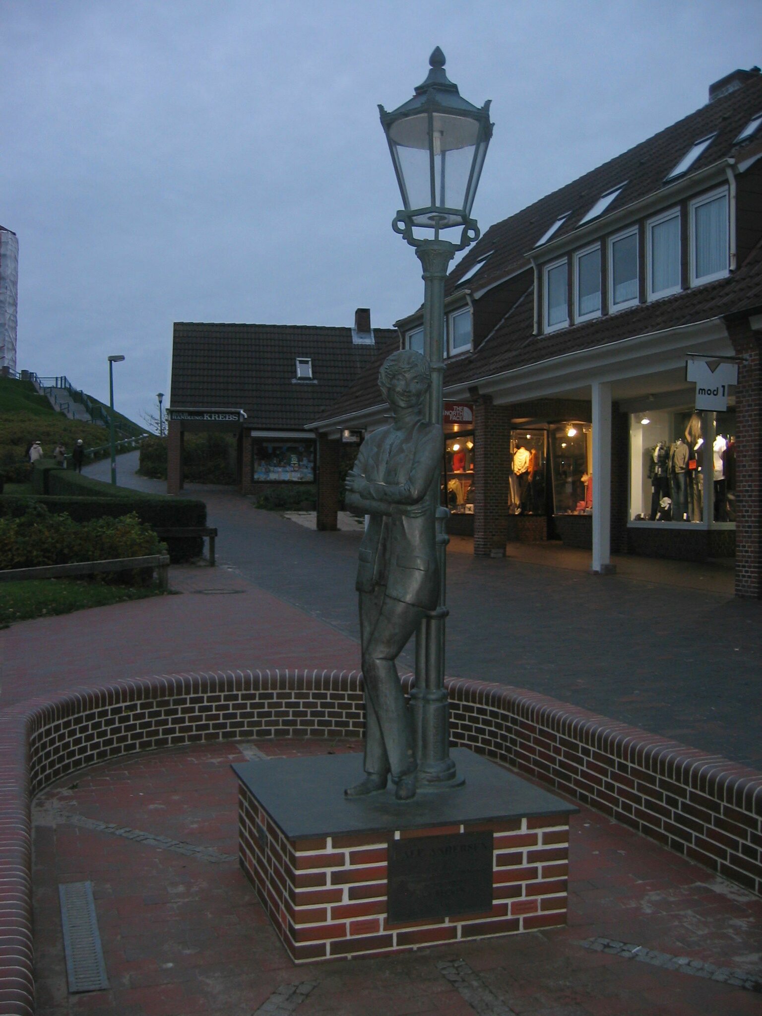 Lale Andersen (1905-1972) - Gedenkskulptur auf Langeoog, geschaffen von ...