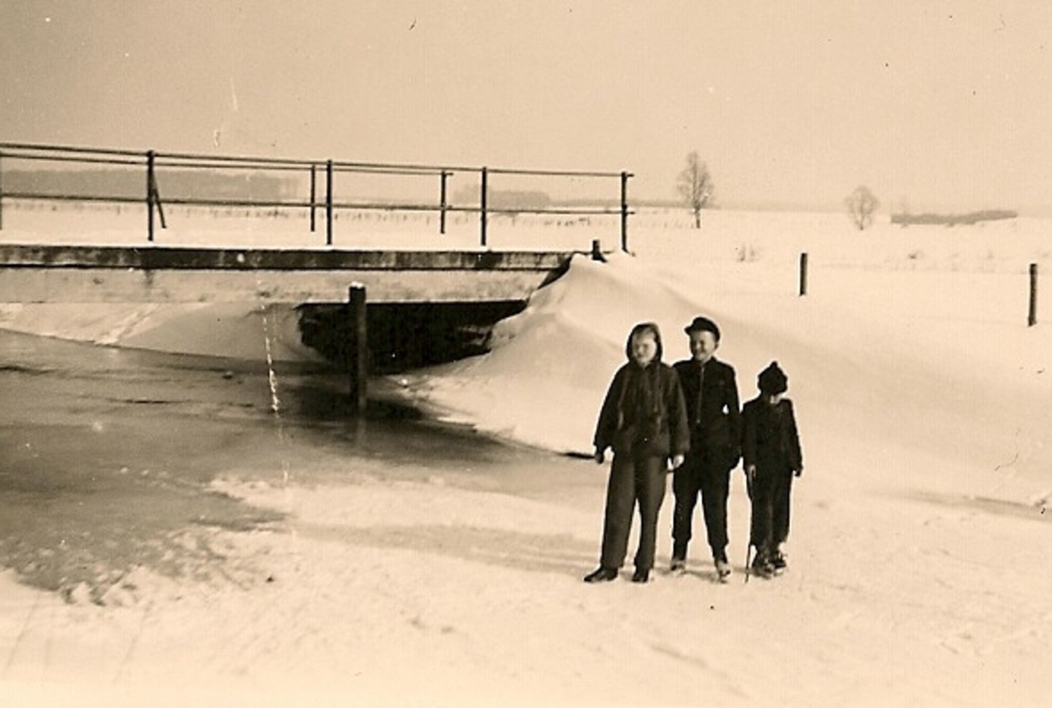 Eisige Kälte im Winter 1956 - Fuhse ist zugefroren