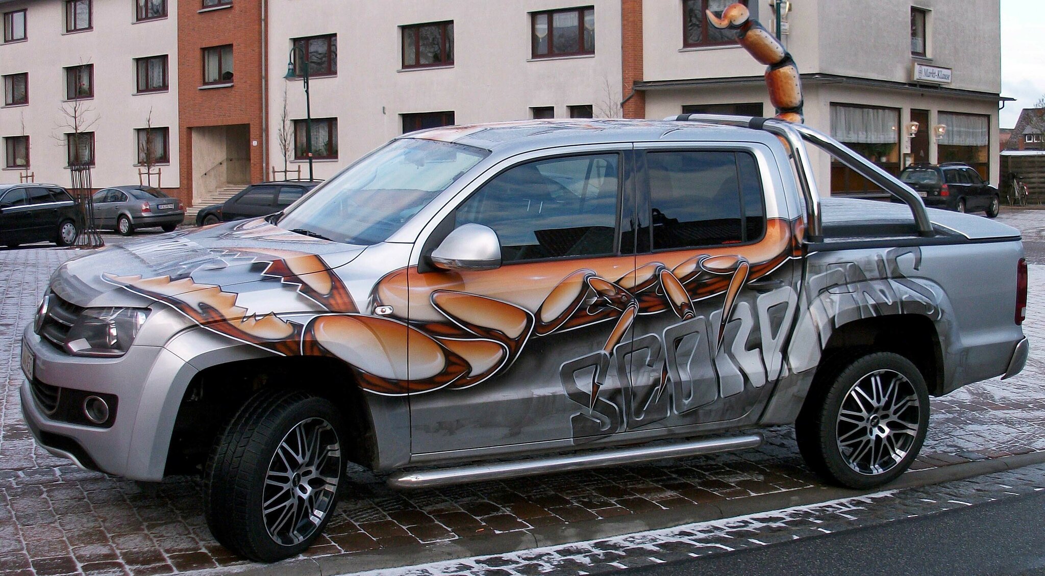 VW baut „Scorpions“-Amarok mit Stachel...