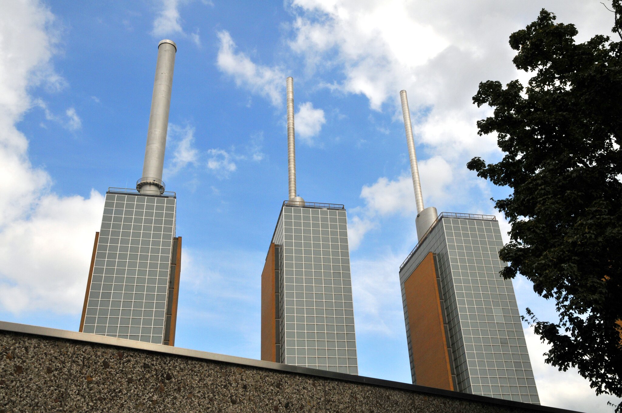Hannover Heizkraftwerk - Die drei warmen Brüder in Hannover-Linden Limmerstrasse