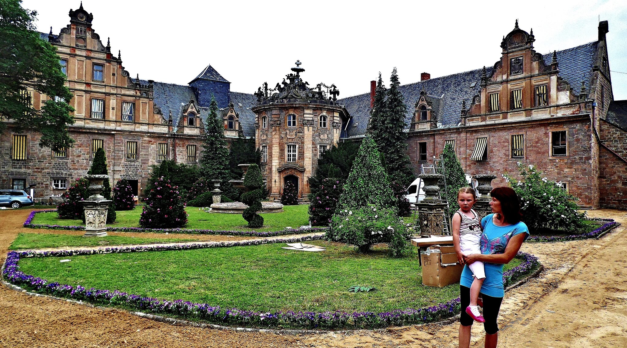 So schön zeigt sich "Schloß Vitzenburg" zur Zeit ...!