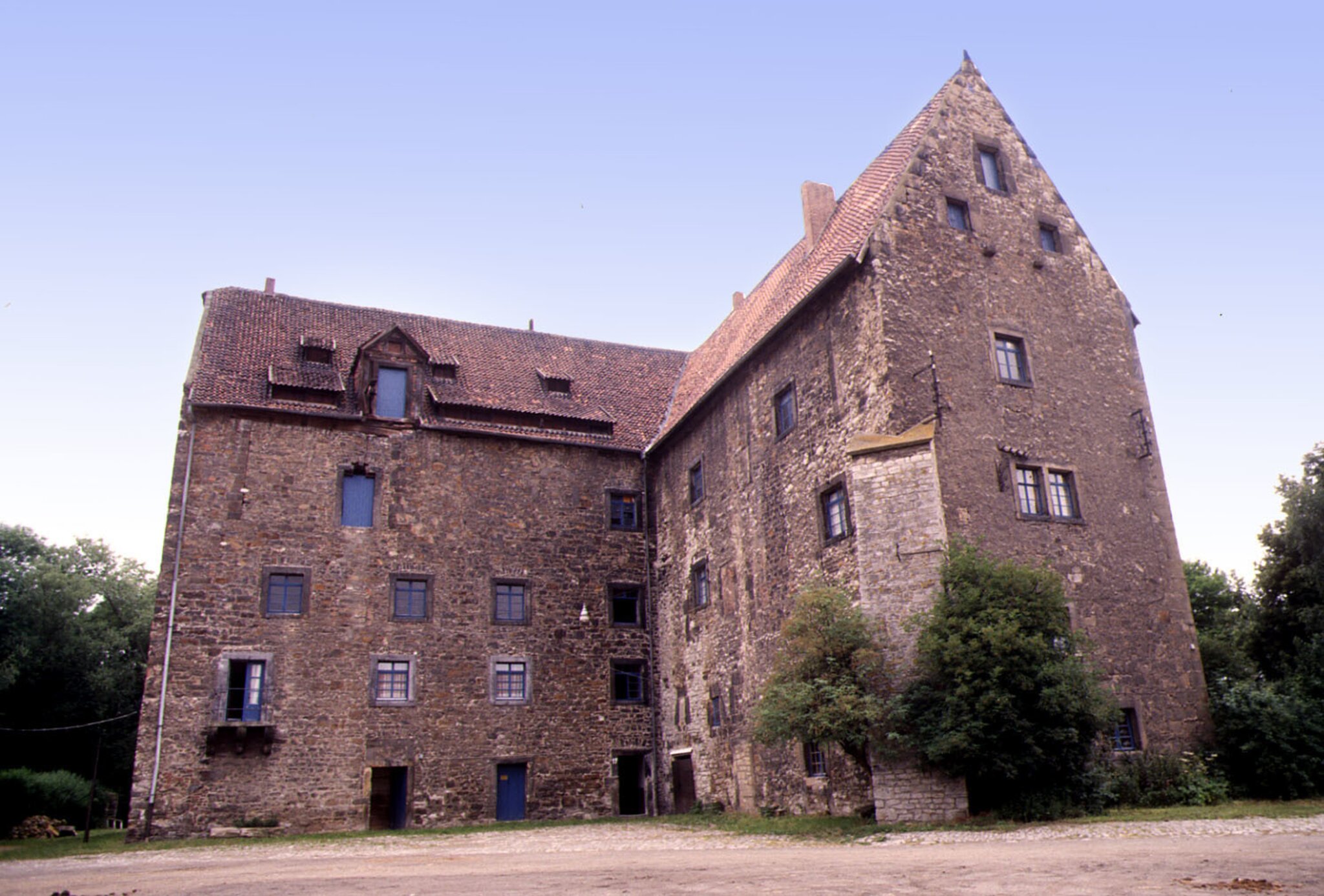 Schnappschüsse aus Niedersachsen: Palas der Burg Steuerwald in Hildesheim