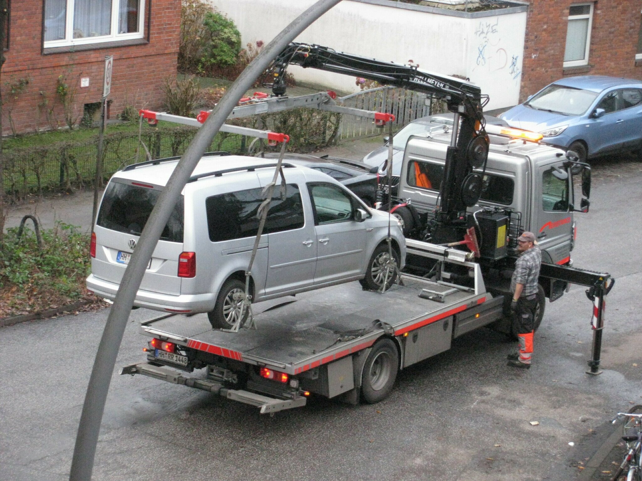 Nur mal so. Es wird Abgeschleppt was das zeug hält, die Polizei soll ...