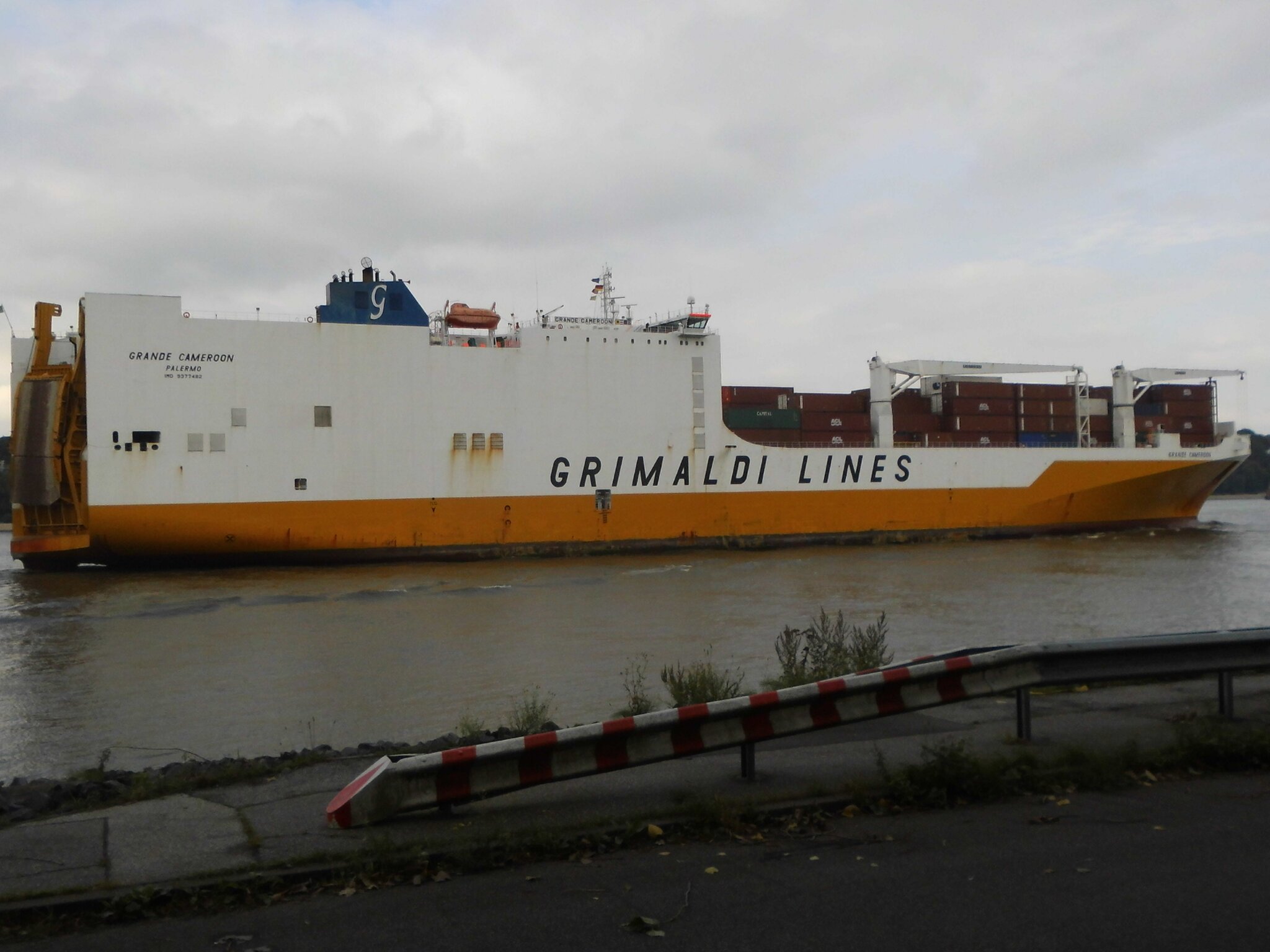 Autotransporter // Grande Cameroon