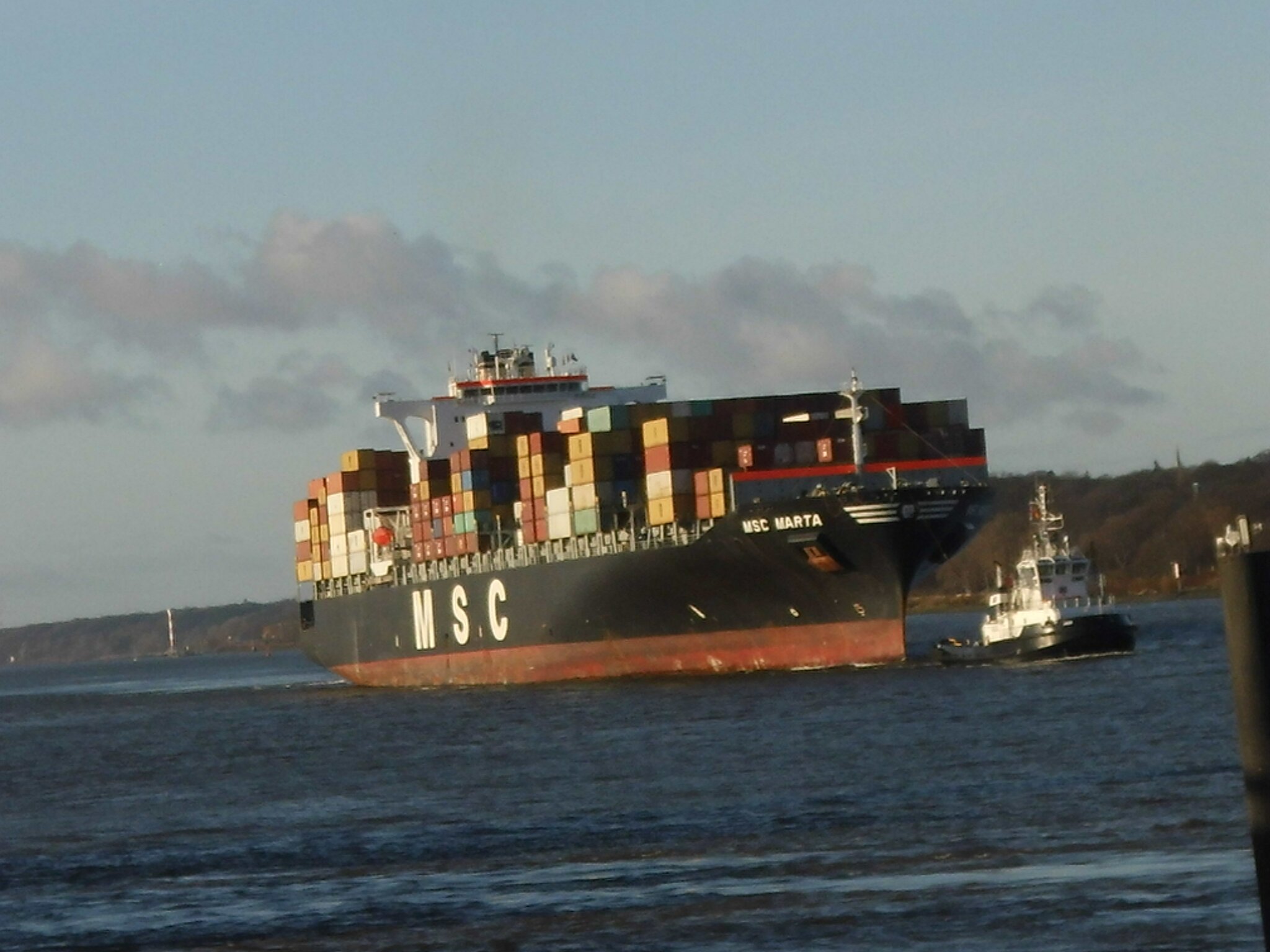 CONTAINERSCHIFF, MSC MARTA !MEIN STANDORT WAR DAS BUBENDEY-- UFER!