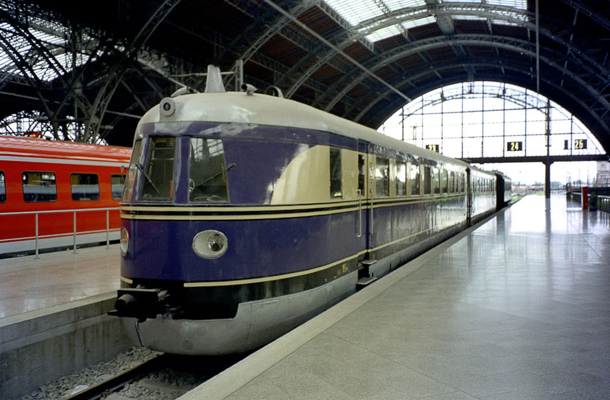 Schnappschüsse: Schnelltriebwagen der DRG Baureihe SVT 137.